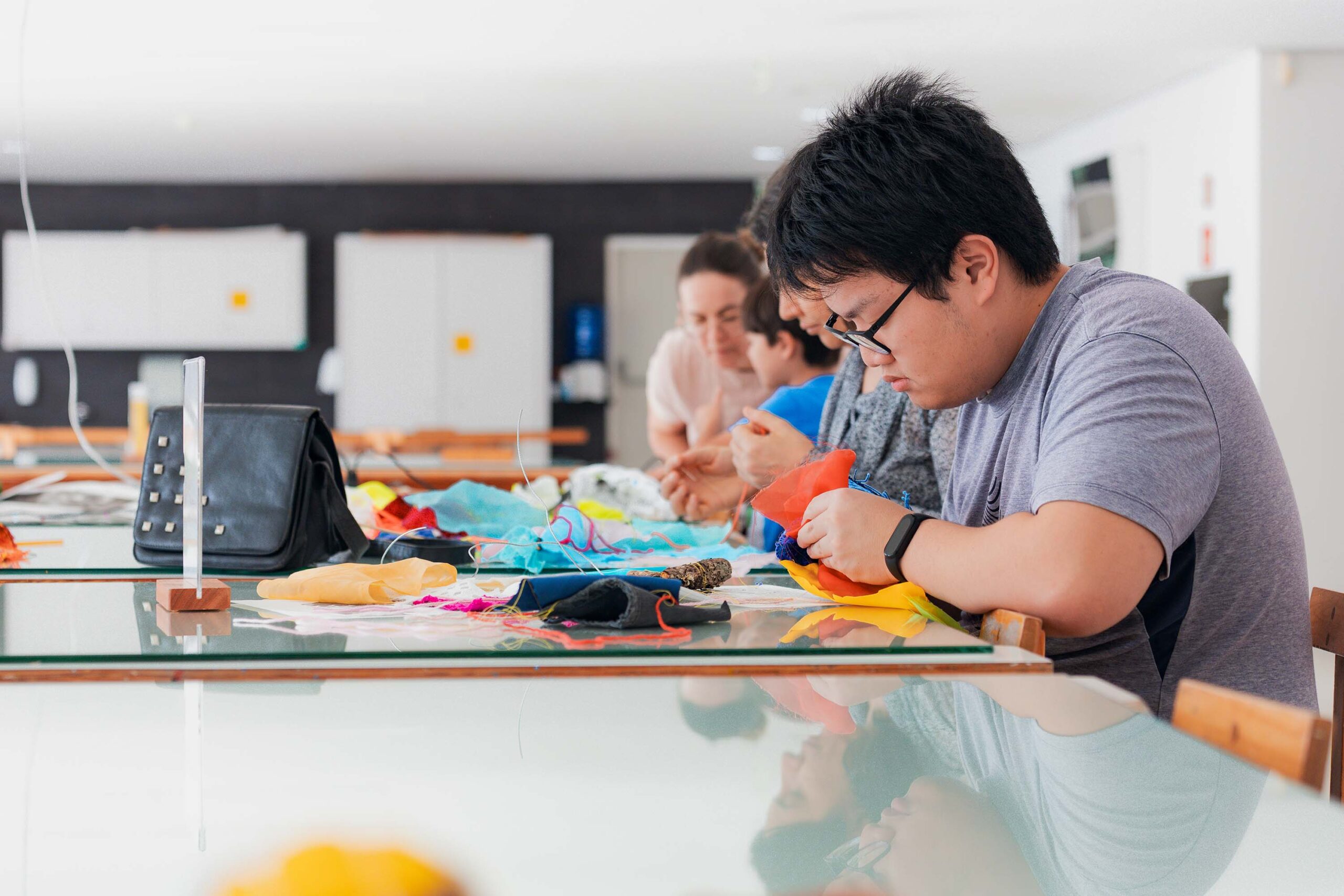 MON promove oficina de pintura com o artista Ronald Simon | Paraná de ...